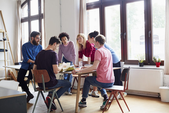 รูปภาพTeamwork – เลือกดูภาพถ่ายสต็อก เวกเตอร์ และวิดีโอ3,886,302 ...