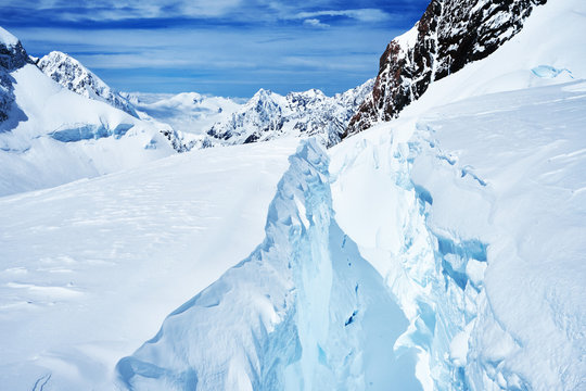 「Crevasse」の写真素材 | 27,383件の無料イラスト画像 | Adobe Stock