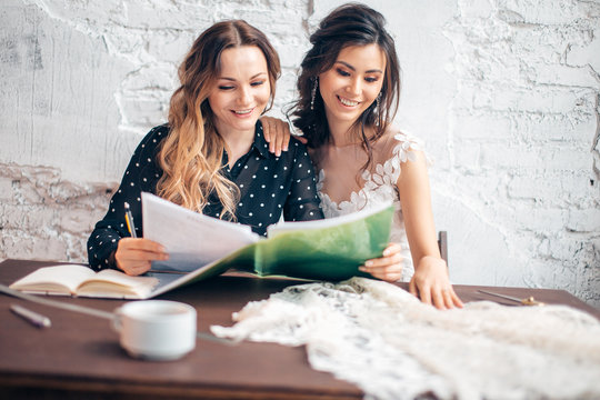 รูปภาพOnlywomen – เลือกดูภาพถ่ายสต็อก เวกเตอร์ และวิดีโอ299 | Adobe Stock