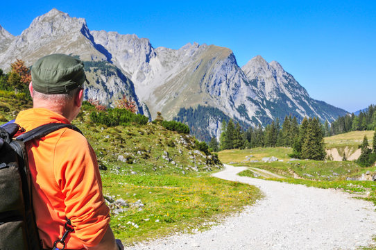 รูปภาพBergwanderer – เลือกดูภาพถ่ายสต็อก เวกเตอร์ และวิดีโอ1,103 ...