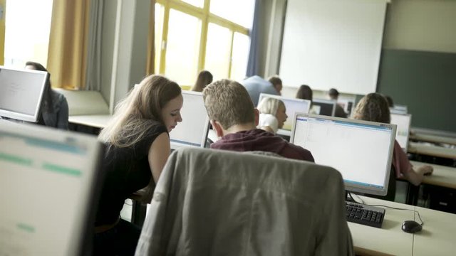 Computerraum bilder – Bläddra bland 49 stockfoton, vektorer och videor ...