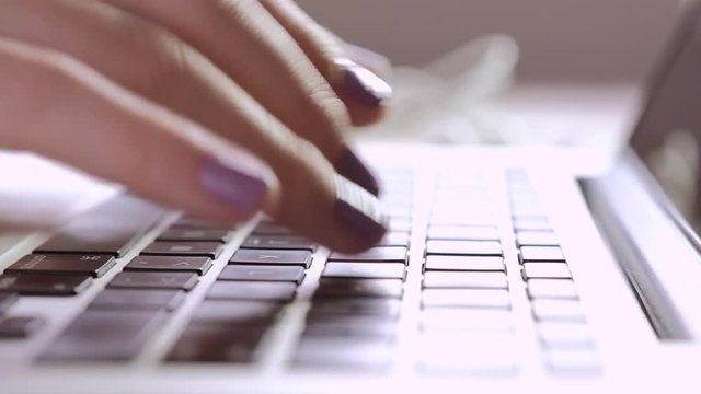 Afbeeldingen over "Blind Typing" – Blader in stockfoto's, vectoren en ...