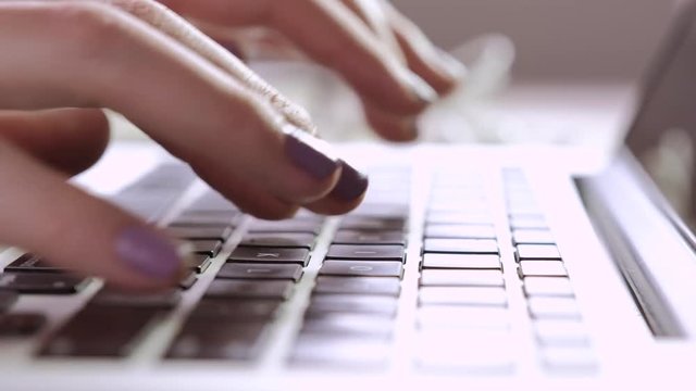 Afbeeldingen over "Blind Typing" – Blader in stockfoto's, vectoren en video's over 35 | Adobe Stock