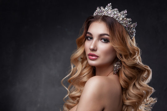 Beautiful Woman Queen Images – Browse 77,256 Stock Photos, Vectors, and ...