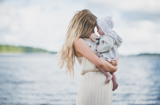 4,211,376 BEST Motherhood IMAGES, STOCK PHOTOS & VECTORS | Adobe Stock