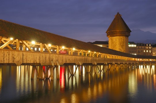 Kapellbruecke Bilder – Durchsuchen 248 Archivfotos, Vektorgrafiken und ...