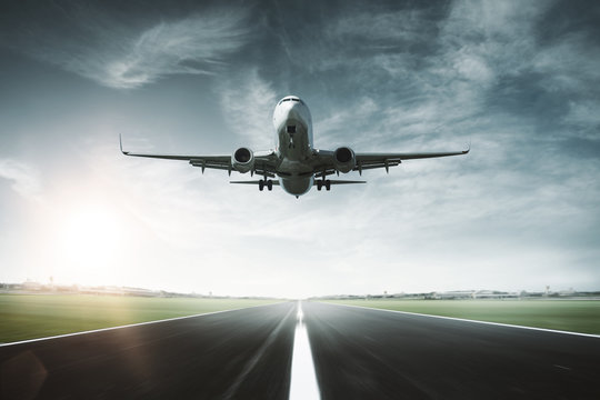 DIE 6,792 BESTEN BILDER, STOCK-FOTOS UND -VEKTORGRAFIKEN ZU „Rollbahn ...