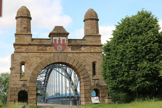 Harburger Bilder – Durchsuchen 198 Archivfotos, Vektorgrafiken und ...