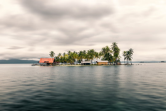 "Einsame Insel" Bilder – Durchsuchen 340 Archivfotos, Vektorgrafiken ...