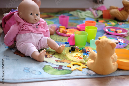 "puppen spielen" Stockfotos und lizenzfreie Bilder auf Fotolia.com ...