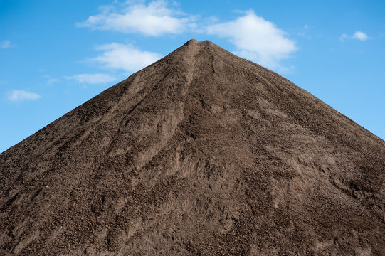 Erdhaufen-Bilder: Stock-Fotos & -Videos. | Adobe Stock