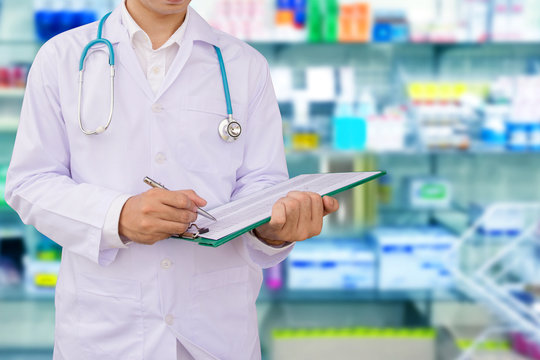 "Pharmacy Technician" Images – Browse 562 Stock Photos, Vectors, and ...