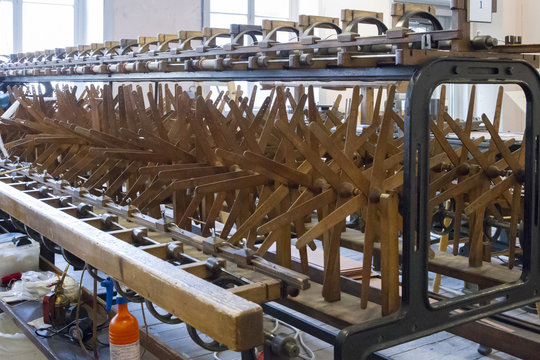 Webmaschine bilder – Bläddra bland 110 stockfoton, vektorer och videor ...