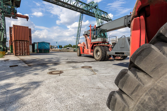 Hubstapler bilder – Bläddra bland 71 stockfoton, vektorer och videor ...