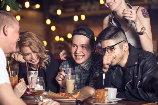 Afterwork bilder – Bläddra bland 2,100 stockfoton, vektorer och videor ...