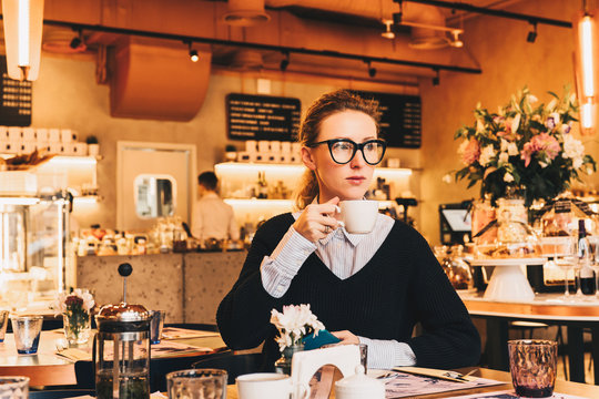 Mirthless Bilder – Durchsuchen 827 Archivfotos, Vektorgrafiken und ...