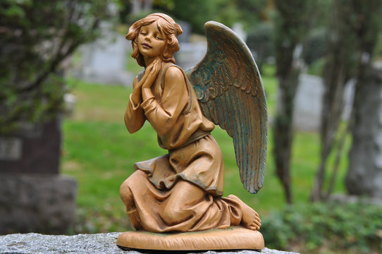 Praying Angel Statue Kneeling