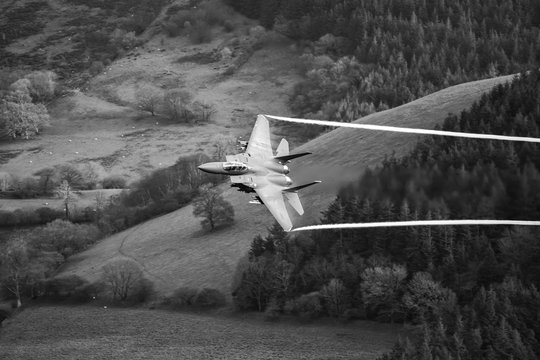 "Mach Loop"-Bilder: Stock-Fotos & -Videos. | Adobe Stock