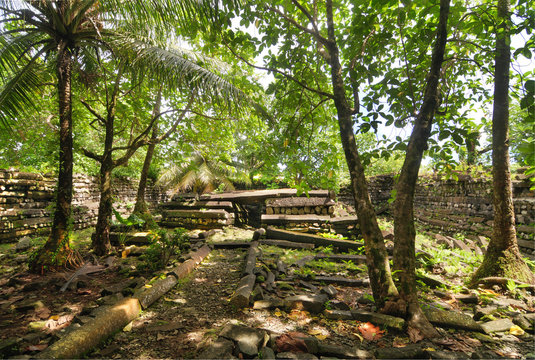 「Megalit」の写真素材 | 105件の無料イラスト画像 | Adobe Stock