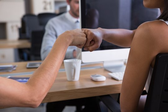 รูปภาพBumping – เลือกดูภาพถ่ายสต็อก เวกเตอร์ และวิดีโอ269,925 | Adobe Stock