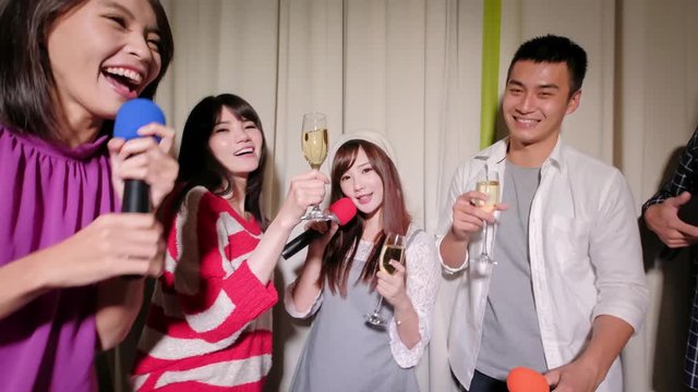 Obrázky Ktv – procházejte fotografie, vektory a videa 166,473 | Adobe Stock