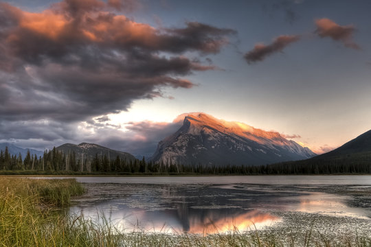 Banff-Nationalpark Imagens – Procure 62 fotos, vetores e vídeos | Adobe ...