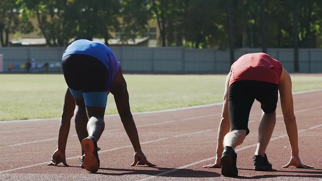Crouch Start"」の写真素材 | 612件の無料イラスト画像 | Adobe Stock