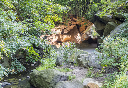 Huddlestone bilder – Bläddra bland 14 stockfoton, vektorer och videor ...