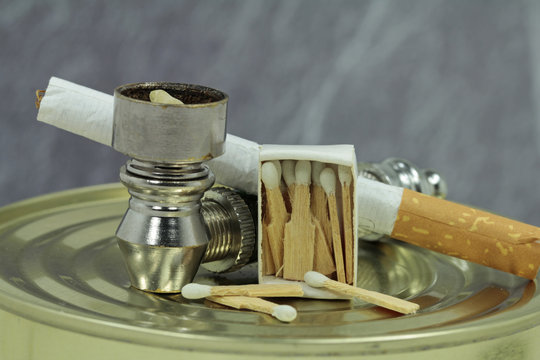 Crackpfeife Bilder – Durchsuchen 51 Archivfotos, Vektorgrafiken und ...