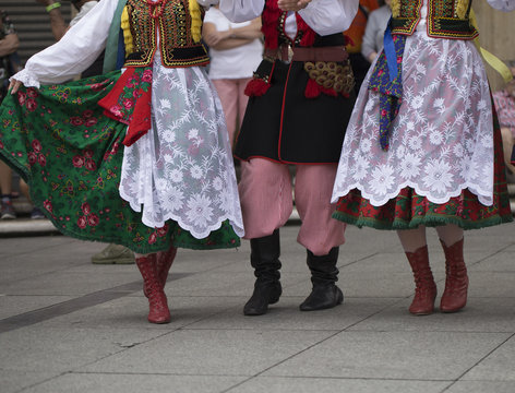 "Folk Dance" Bilder – Durchsuchen 12,747 Archivfotos, Vektorgrafiken ...