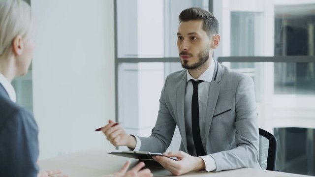 Interview Video-Footage – Durchsuchen 39,407 HD-Archivvideos und ...