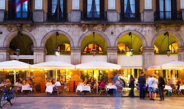 รูปภาพPlaza – เลือกดูภาพถ่ายสต็อก เวกเตอร์ และวิดีโอ583,779 | Adobe Stock