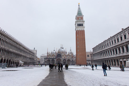 รูปภาพWolking – เลือกดูภาพถ่ายสต็อก เวกเตอร์ และวิดีโอ360 | Adobe Stock