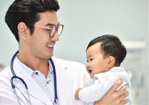 รูปภาพPaediatrician – เลือกดูภาพถ่ายสต็อก เวกเตอร์ และวิดีโอ197,391 ...