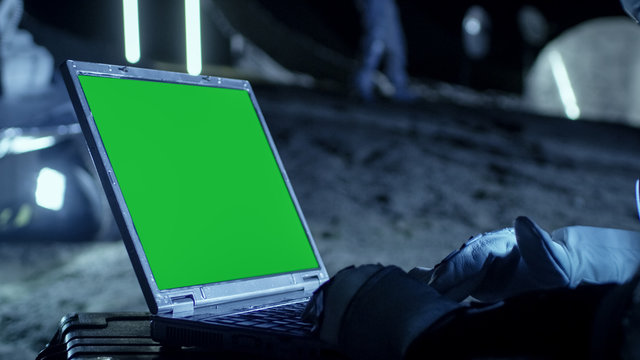 Green Screen Alien Images – Browse 816 Stock Photos, Vectors, and Video ...