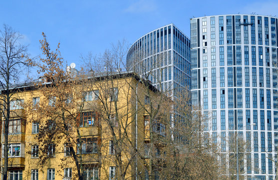 Khrushchevka Bilder – Durchsuchen 420 Archivfotos, Vektorgrafiken und ...