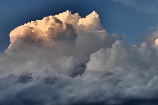 รูปภาพCumulon – เลือกดูภาพถ่ายสต็อก เวกเตอร์ และวิดีโอ100 | Adobe Stock