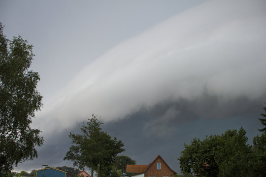 รูปภาพSturmfront – เลือกดูภาพถ่ายสต็อก เวกเตอร์ และวิดีโอ236 | Adobe Stock