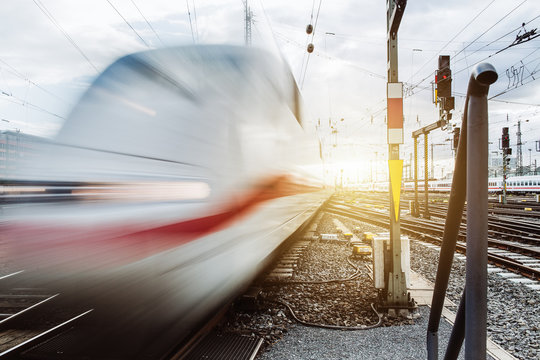 Bahnschiene Bilder – Durchsuchen 49,025 Archivfotos, Vektorgrafiken und ...