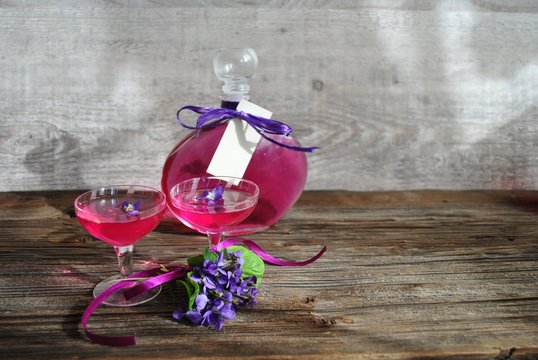 「Likier」の写真素材 | 252件の無料イラスト画像 | Adobe Stock