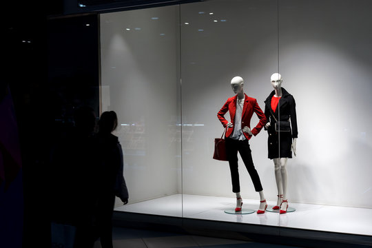Mannequin Shop Window Images – Browse 15,619 Stock Photos, Vectors, and ...