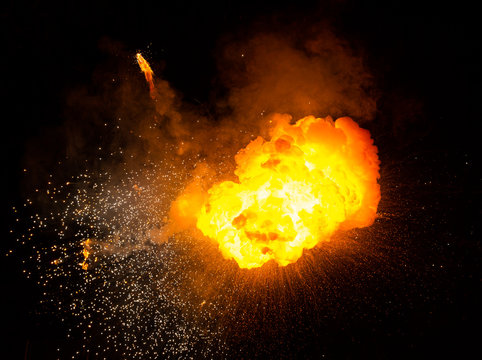 Exploser Bilder – Durchsuchen 950 Archivfotos, Vektorgrafiken und ...