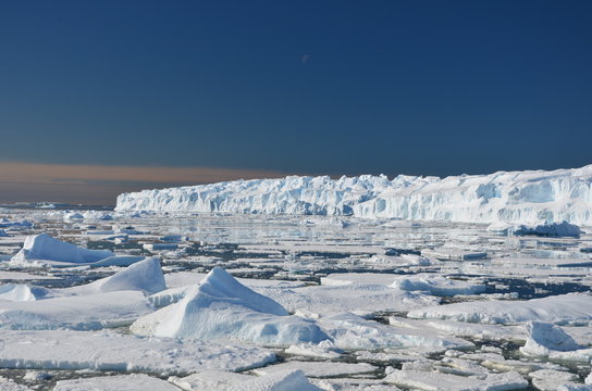 Antarktida Images – Browse 34 Stock Photos, Vectors, and Video | Adobe ...