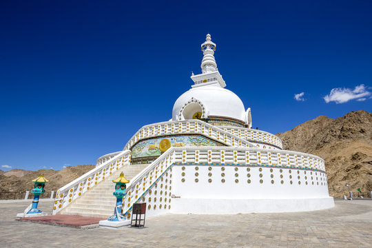 "Shanti Stupa" Images – Browse 1,024 Stock Photos, Vectors, and Video ...