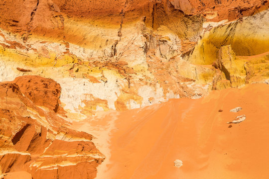 Afbeeldingen over "Rote Canyon" – Blader in stockfoto's, vectoren en ...