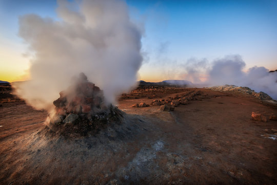 รูปภาพSolfatar – เลือกดูภาพถ่ายสต็อก เวกเตอร์ และวิดีโอ314 | Adobe Stock