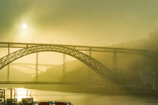 Haisy Imagens – Procure 9 fotos, vetores e vídeos | Adobe Stock