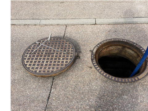 Abwasserkanaldeckel-Bilder: Stock-Fotos & -Videos. | Adobe Stock