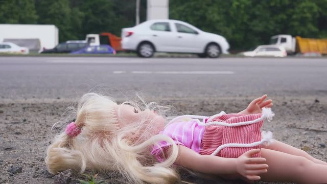 "Falling Doll"-Bilder: Stock-Fotos & -Videos. | Adobe Stock