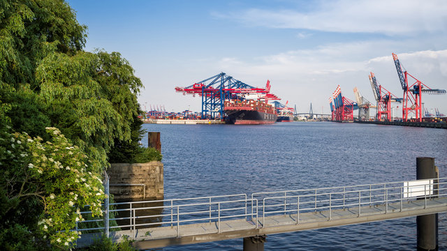 Hofer Bilder – Durchsuchen 338 Archivfotos, Vektorgrafiken und Videos ...